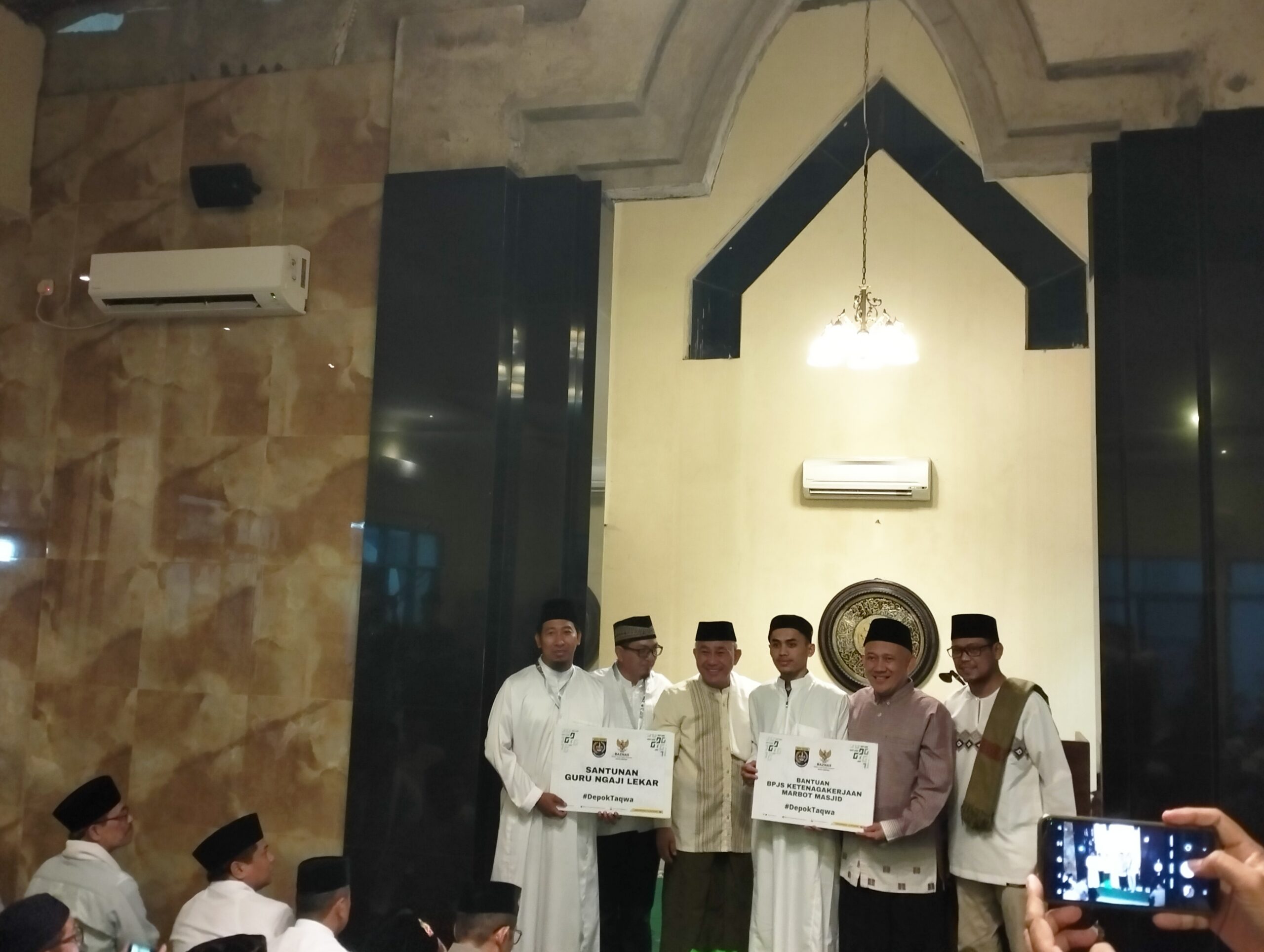 Pemkot Depok Salurkan Dana Hibah ke-20 Masjid