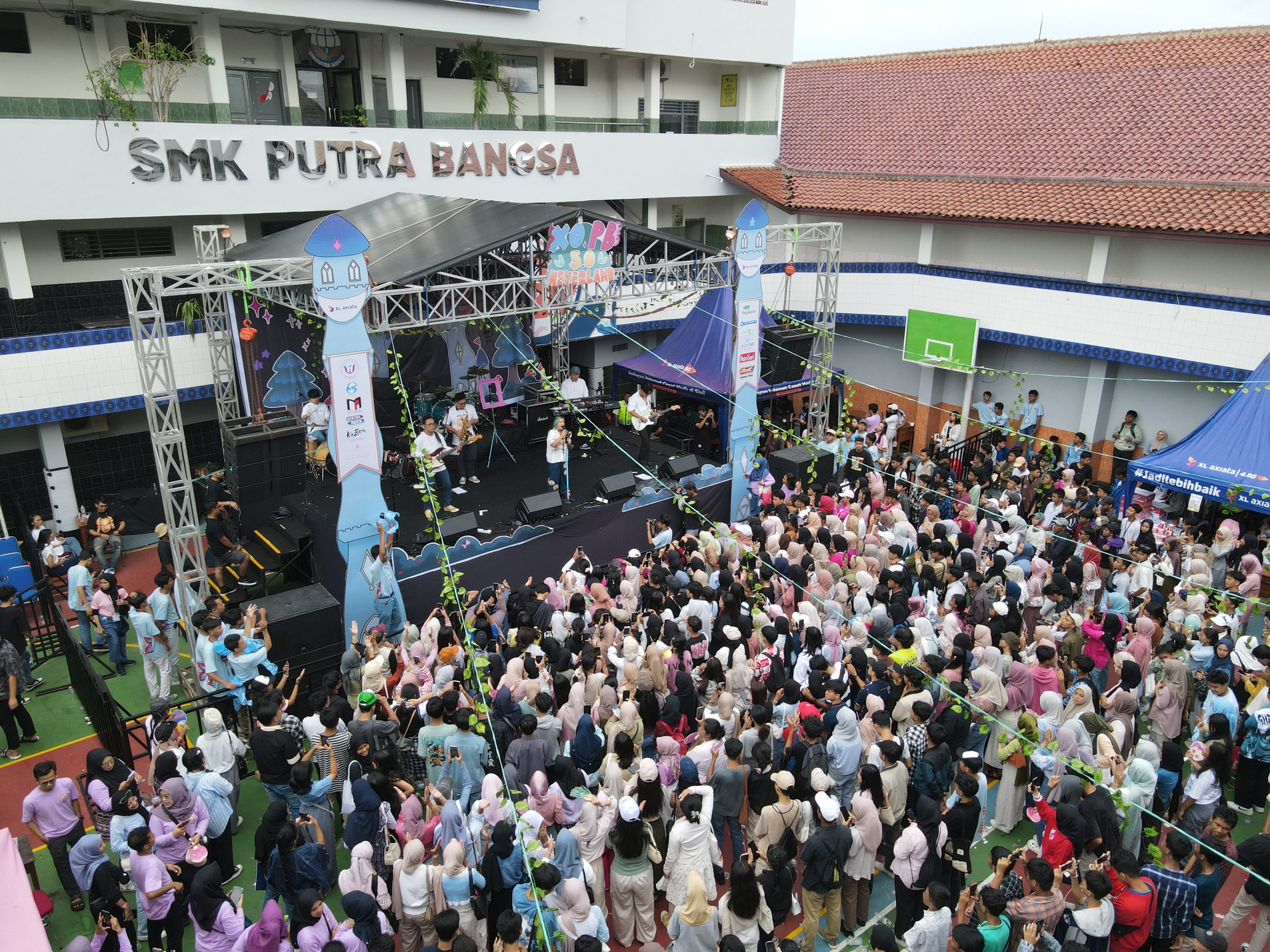 Pee Wee Gaskin dan Idgitaf Meriahkan XO.PB 5.0 di SMK Putra Bangsa Depok
