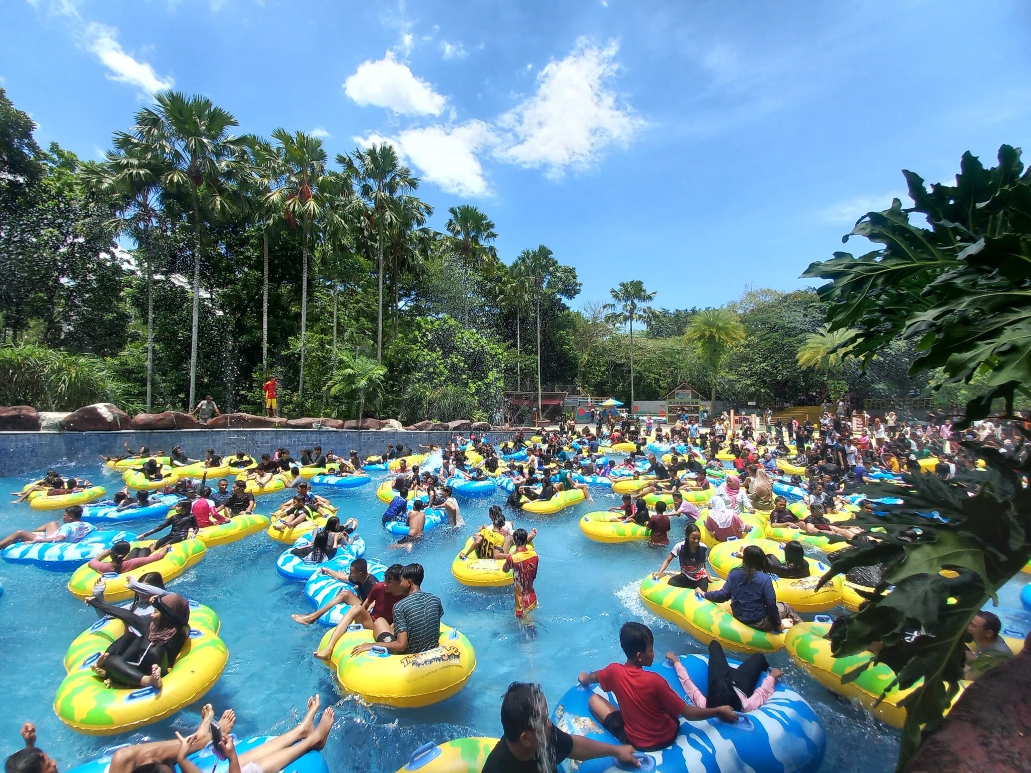 The Jungle Tawarkan Paket Berenang dan Main Flying Fox
